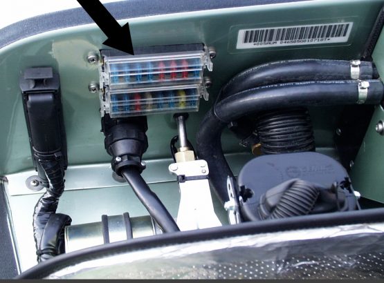Donkervoort D8 operating manual - fuses - Donkiespeed.nl